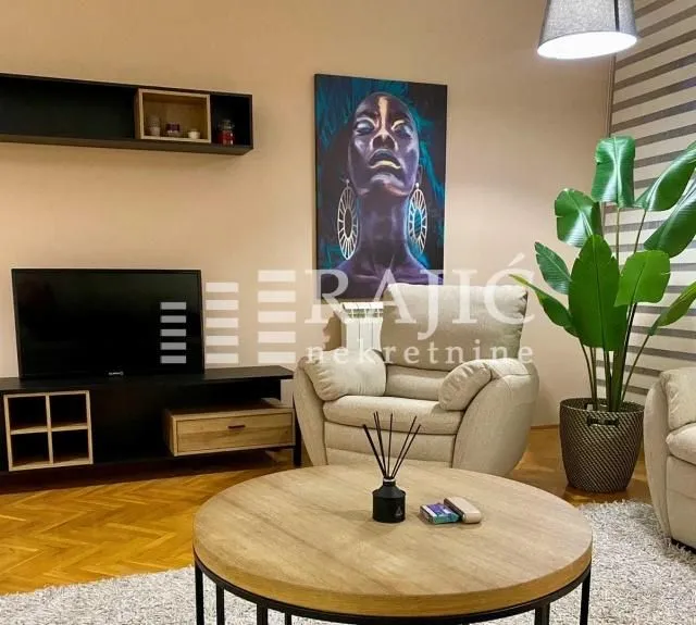 Izdavanje, trosoban stan, 88m², Stari Grad, Beograd
