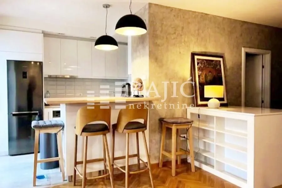 Izdavanje, dvosoban stan, 70m², Vračar Sve Podlokacije, Beograd
