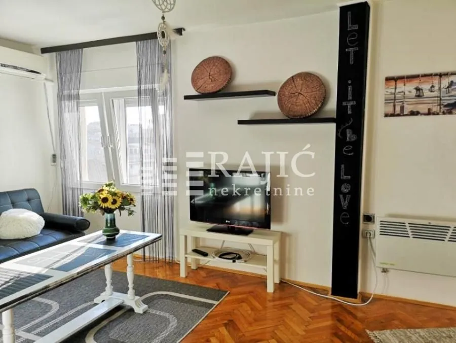 Izdavanje, dvosoban stan, 50m², Stari Grad, Beograd