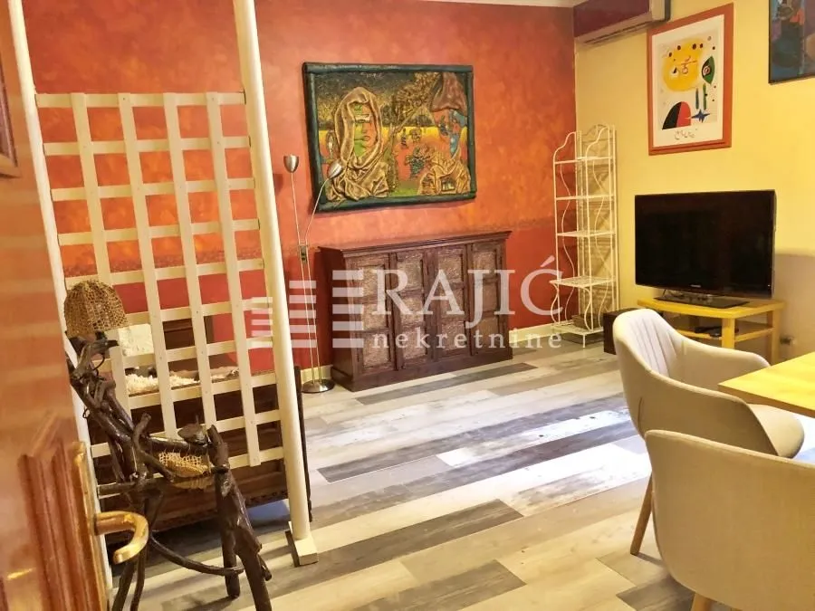 Izdavanje, trosoban stan, 52m², Zemun Kej, Zemun Sve Podlokacije