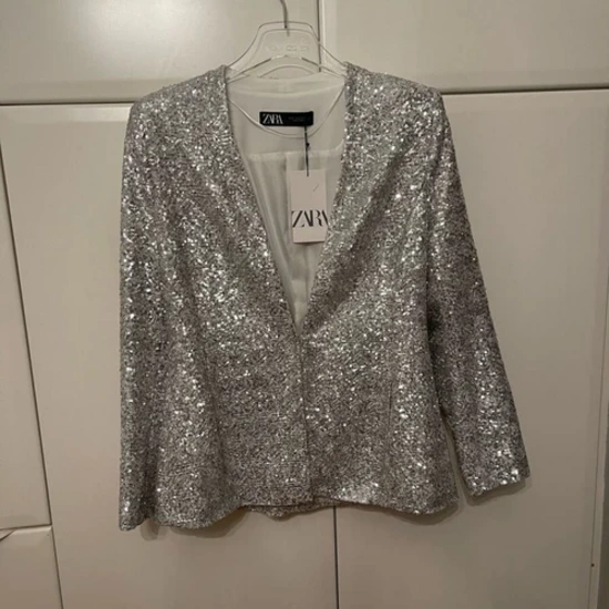 Zara sako sa etiketom