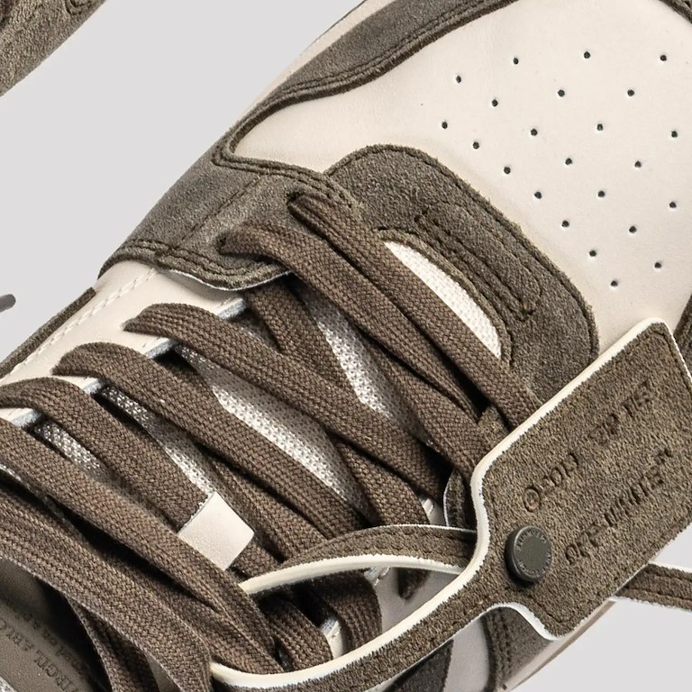 Off-white patike