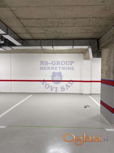 U ponudi je garažno mesto smešteno u suterenu moderne novogradnje.