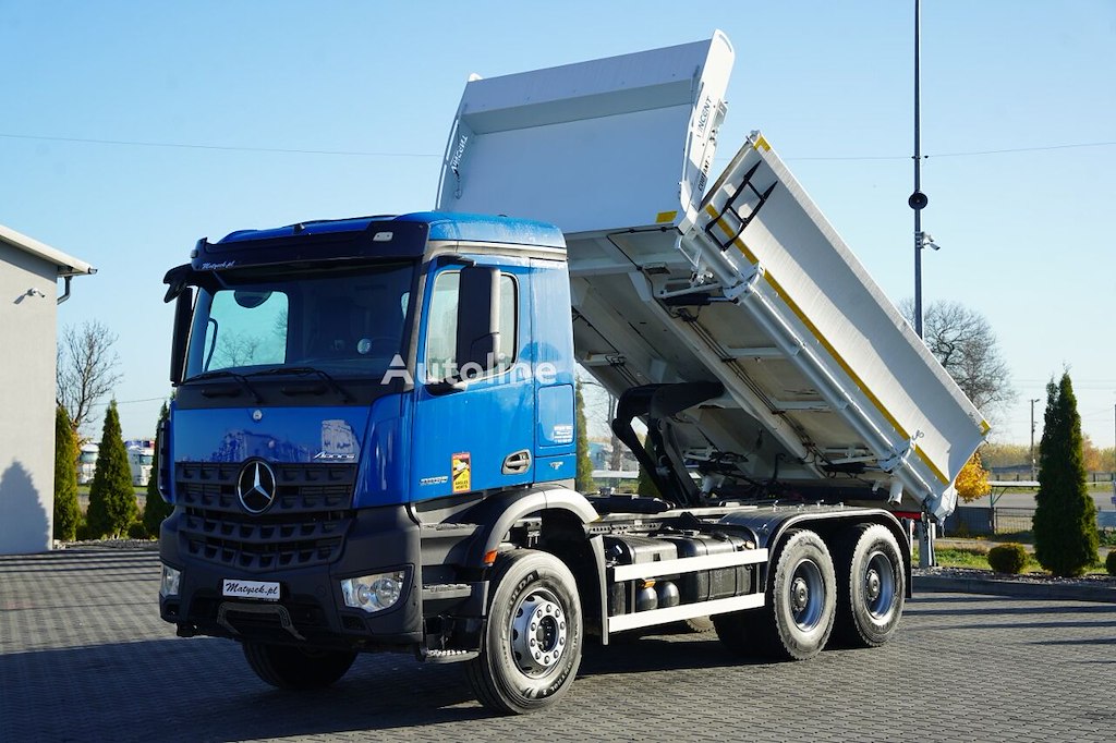 Mercedes-Benz AROCS 3336 / 6x4 / BASCULABILĂ PE 3 PĂRȚI - 5,2 M / 2x OBOANE LA kiper