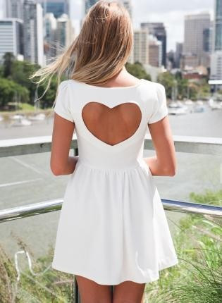 Bela haljina sa srce izrezom