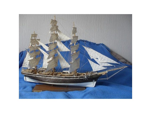 `CUTTY SARK` DRVENI MODEL BRODA