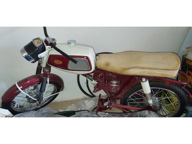 Motocikl Jawa RoadSter 90