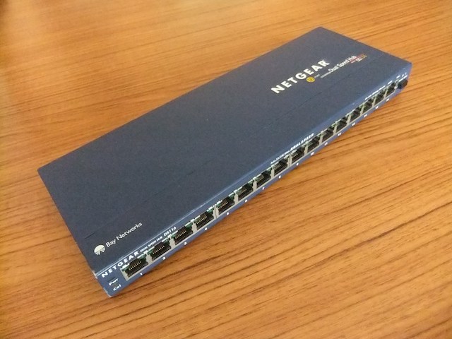 NETGEAR 16 Port DualSpeed Hub model DS116 + GARANCIJA!