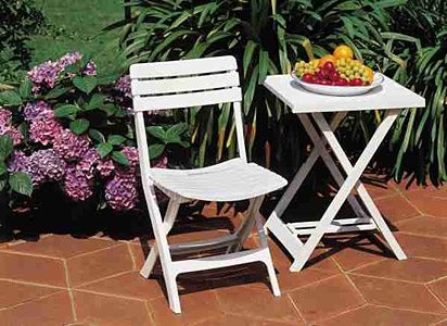 BASTENSKI SET - STO + 2 STOLICE PLASTICNI - BELI BALKON