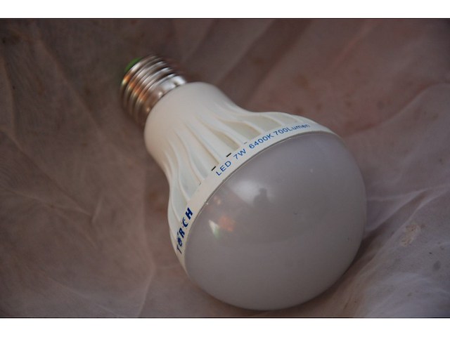 LED SIJALICA 7 W   6400 K