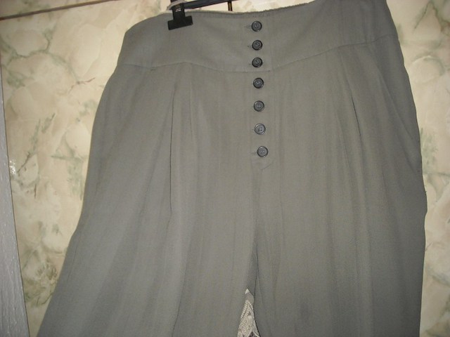 Baggy pantalone maslinasto zelene velicina L,XL