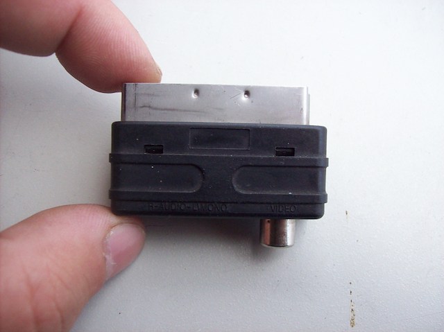 Scart - video cinc adapter