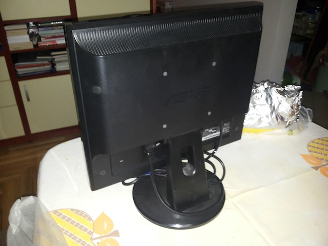 LCD monitor za racunar