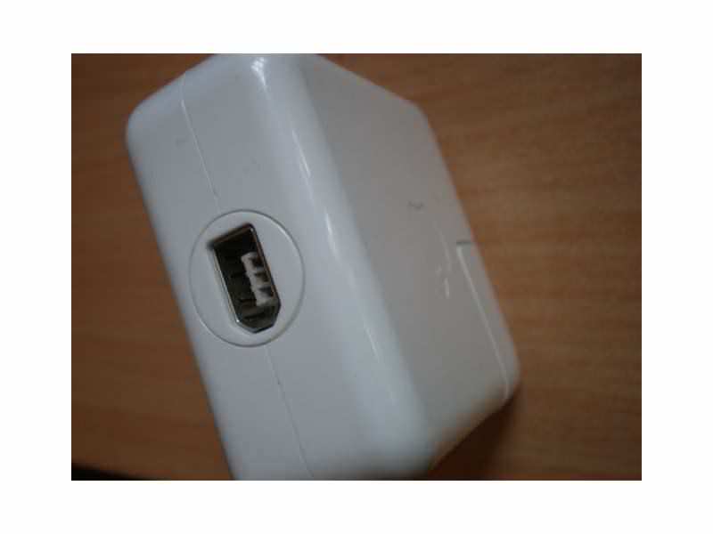 Apple iPod FireWire punjač ADP-8PBA