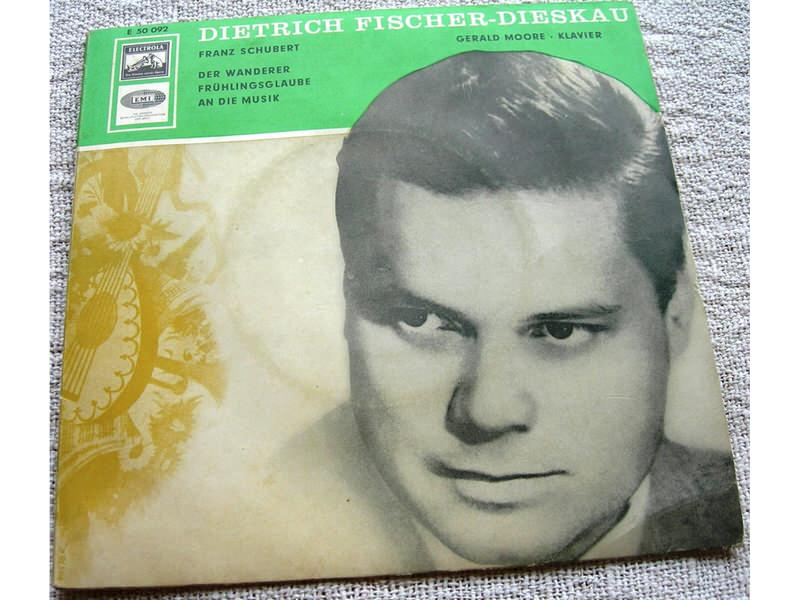 Dietrich Fischer-Dieskau - Der Wanderer - F. Schubert