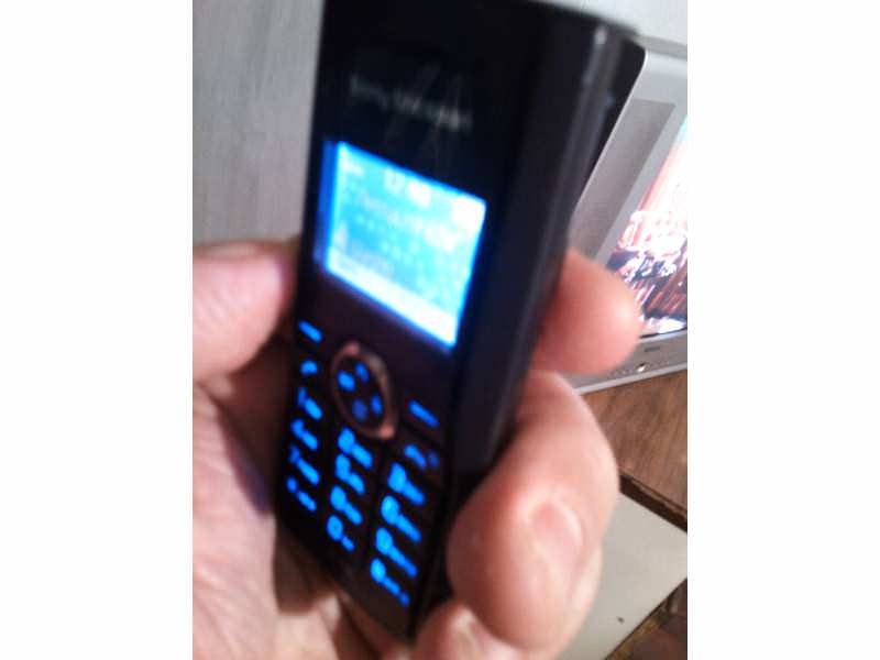 sony ericsson j110i  nekompletan ,neispravan sa slika