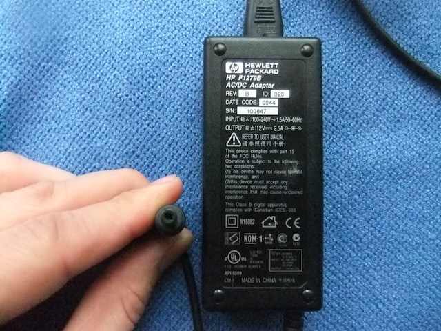 HP adapter 12V 2.5A ORIGINAL + GARANCIJA!