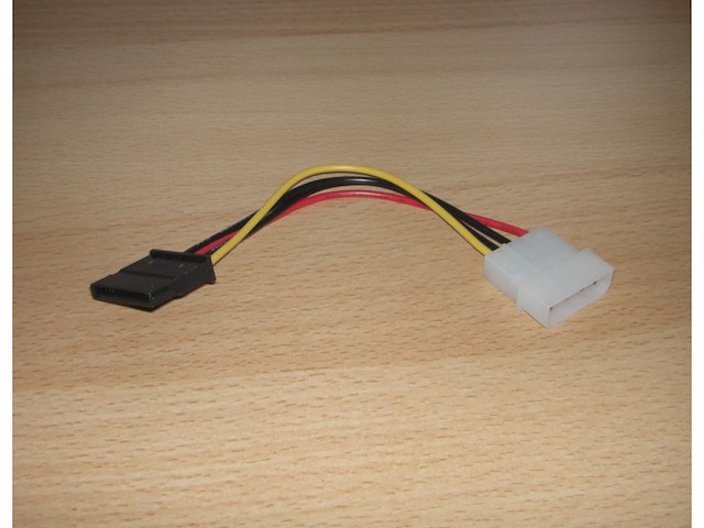 SATA naponski adapter