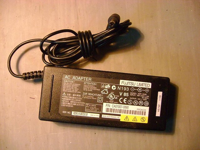 Adapter za Fujitsu Siemens 19V 3.69A