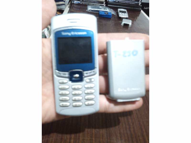 sony ericsson t230 neispitan,nekompletan neispr sa sl