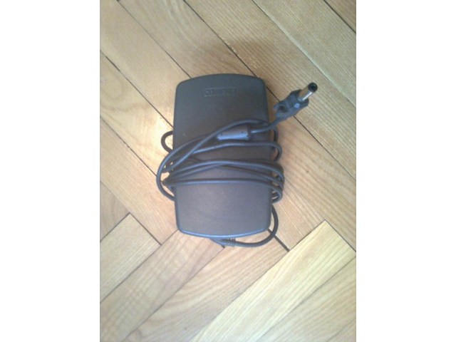 Adapter za stare Compaq notebookove 16.5V  2.6A