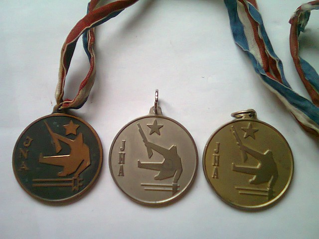 bronzana srebrna i zlatna JNA medalja za sport