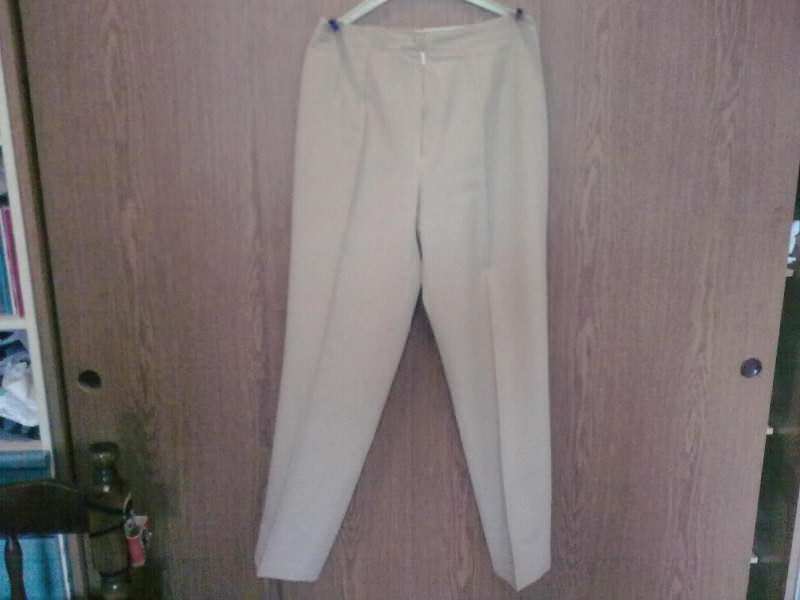 ZENSKE PANTALONE br.42