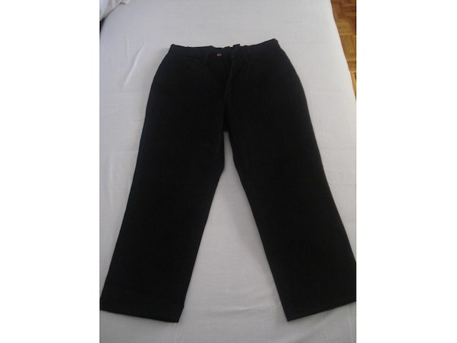 crne 3/4 pantalone