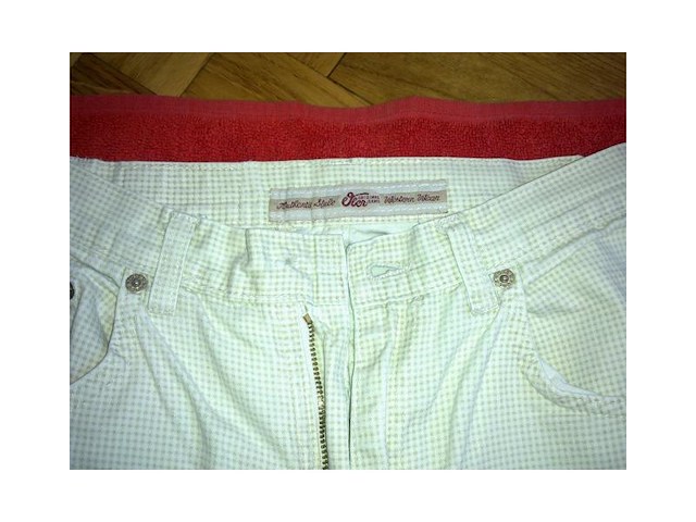 PRIJATNE PANTALONE/FARMERKE VEL.40.