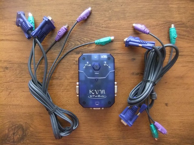 KVM 2 Port Switch sa kablovima + GARANCIJA!