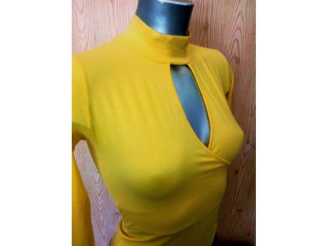 ATRAKTIVNA  BLUZA -- MAJICA --  NOVO