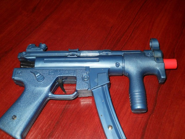 PISTOLJ