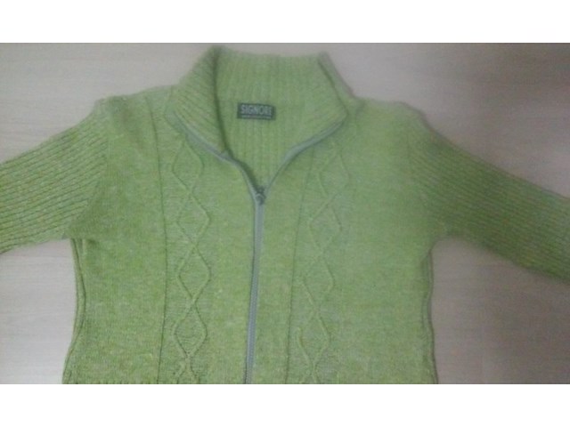 Zeleni džemper na cibzar