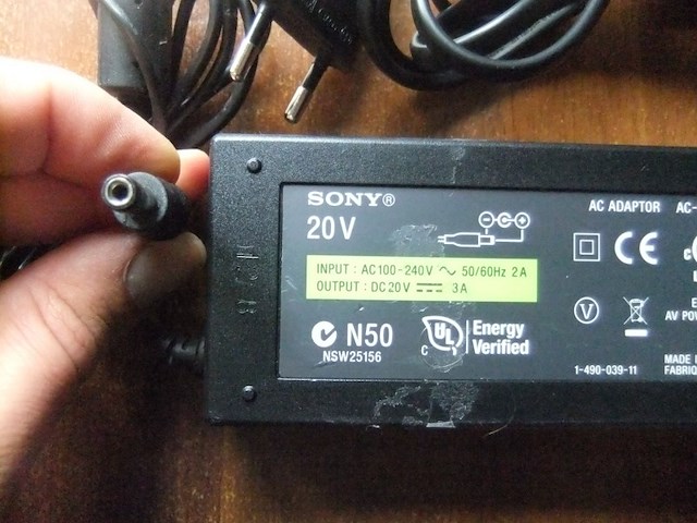 Sony adapter 20V 3A ORIGINAL + GARANCIJA!