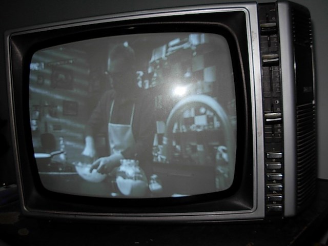 ISPRAVAN crno beli TV, PHILIPS, 31 cm