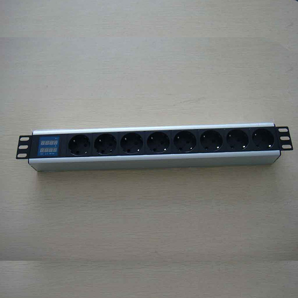 230V razvodni PDU panel 19"/1U sa 8 utičnih mesta, voltmetrom, ampermetrom i kablom 1.8m sa utikačem (PDU-8SAV-1U)