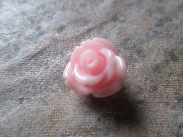 Ruža resin smola probušena 11mm roze