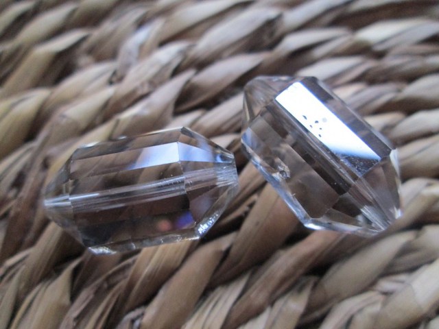 Kristal 21x12x12mm boje dima