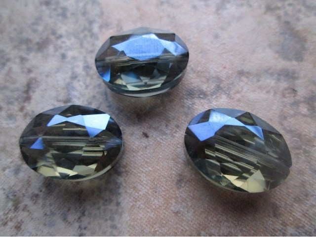 Kristal 12x9x6mm oval plavozeleni