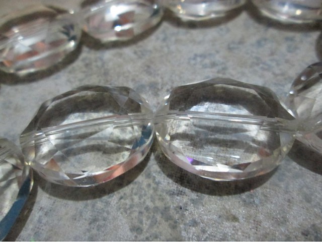 Kristal 24x20x10mm providni