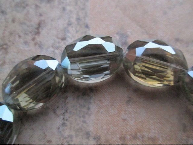 Kristal 16x12mm oval zeleni