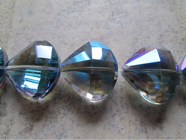 Kristal 29x26x13mm plavkasti