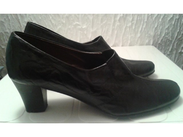 Crne kozne cipele